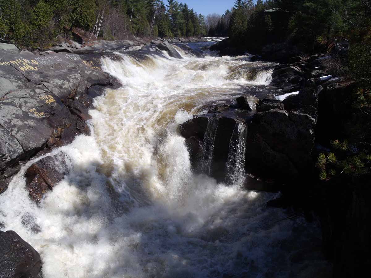 5 chutes du Québec sauvées des barrages hydroélectriques privés ...
